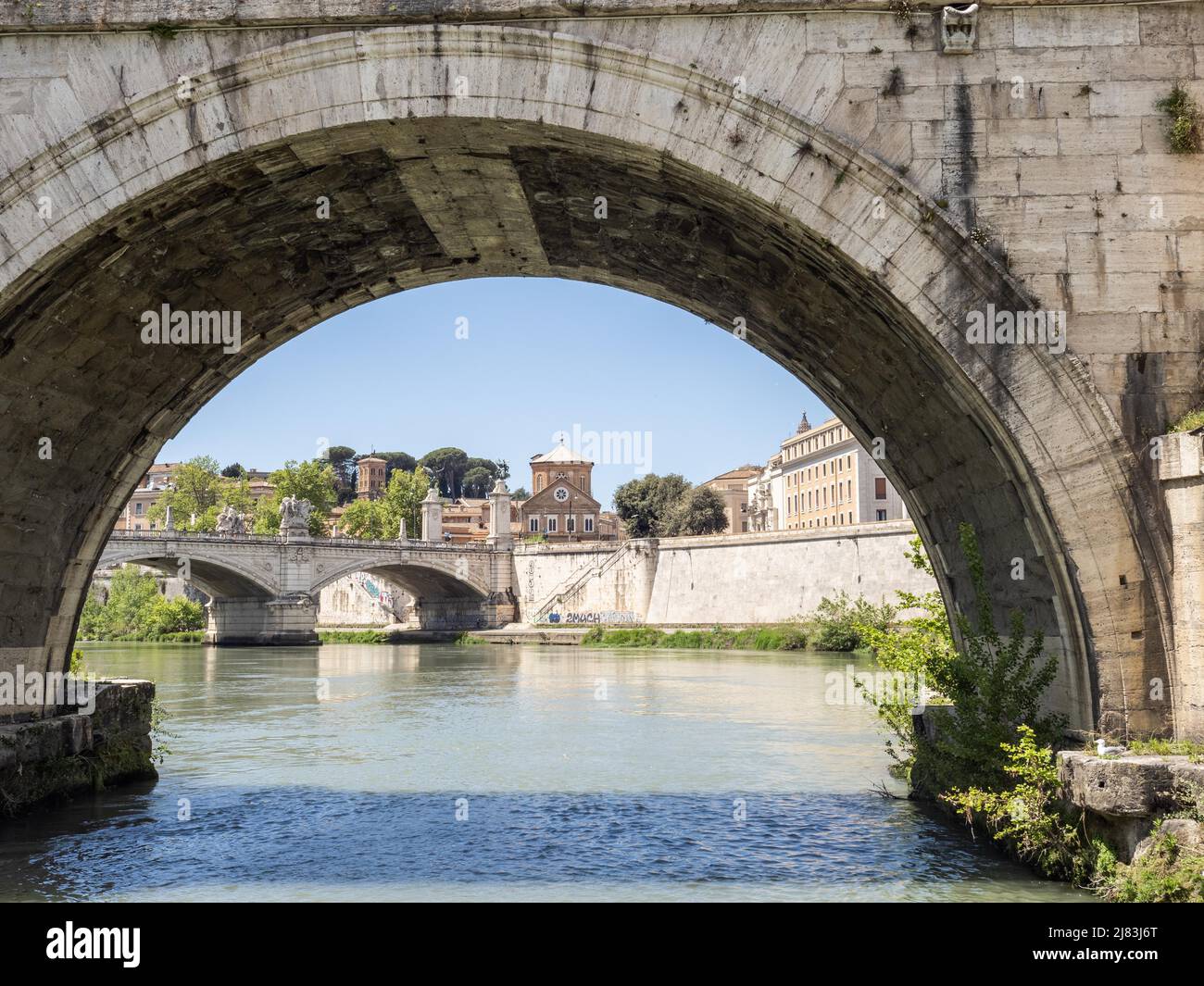 An ancient bridge hi-res stock photography and images - Alamy