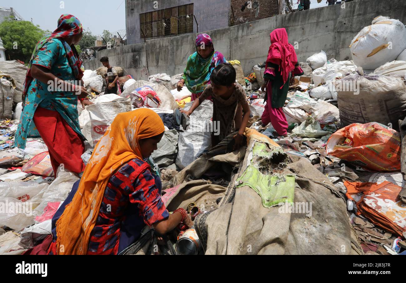 Rag pickers india hi-res stock photography and images - Alamy