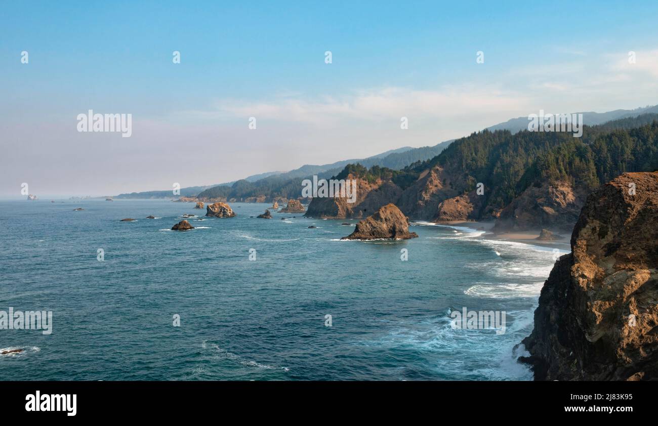 Coastal landscape with rugged rocks, Samuel H. Boardman State Scenic ...