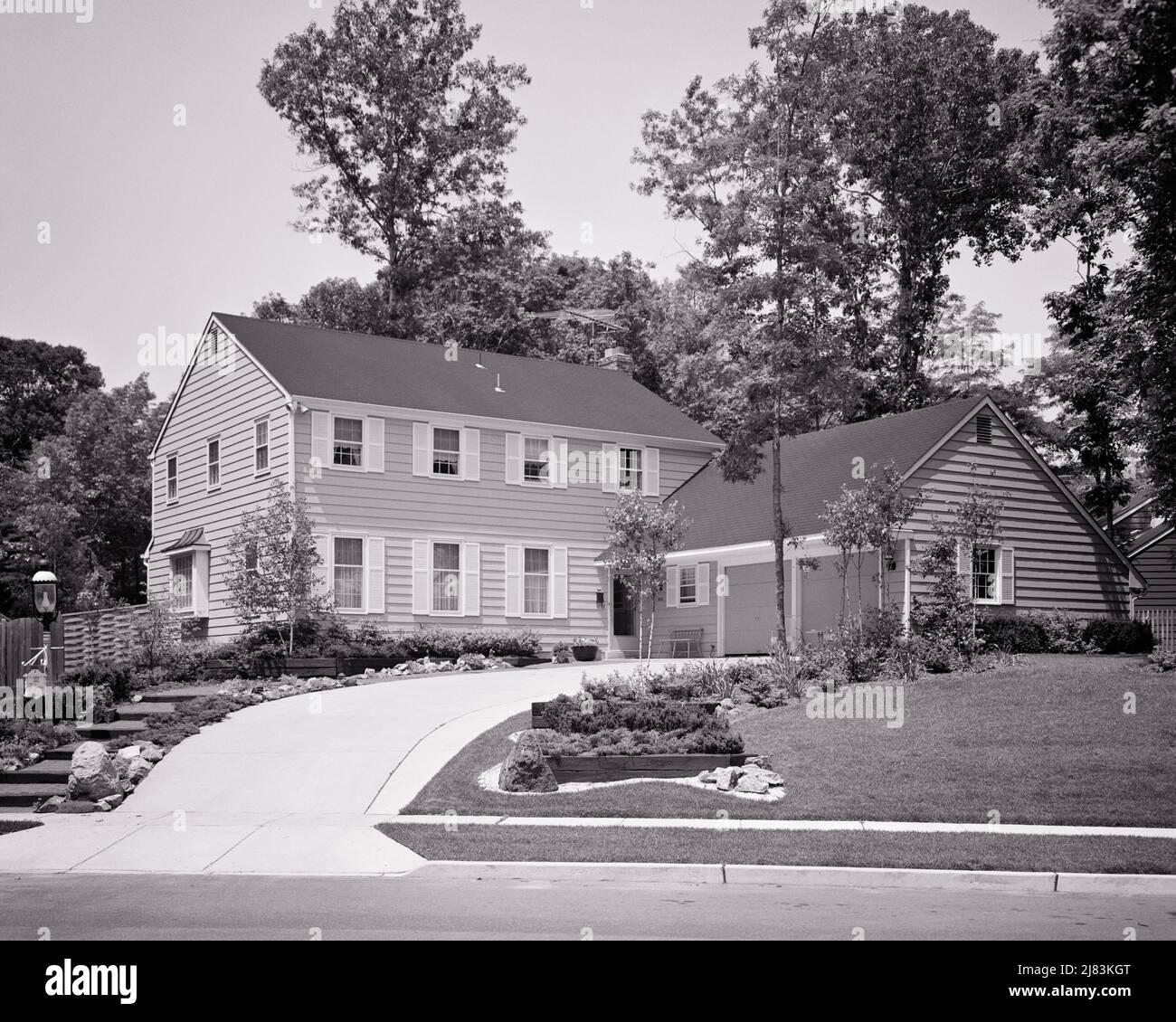 Two story home garage hi-res stock photography and images - Alamy