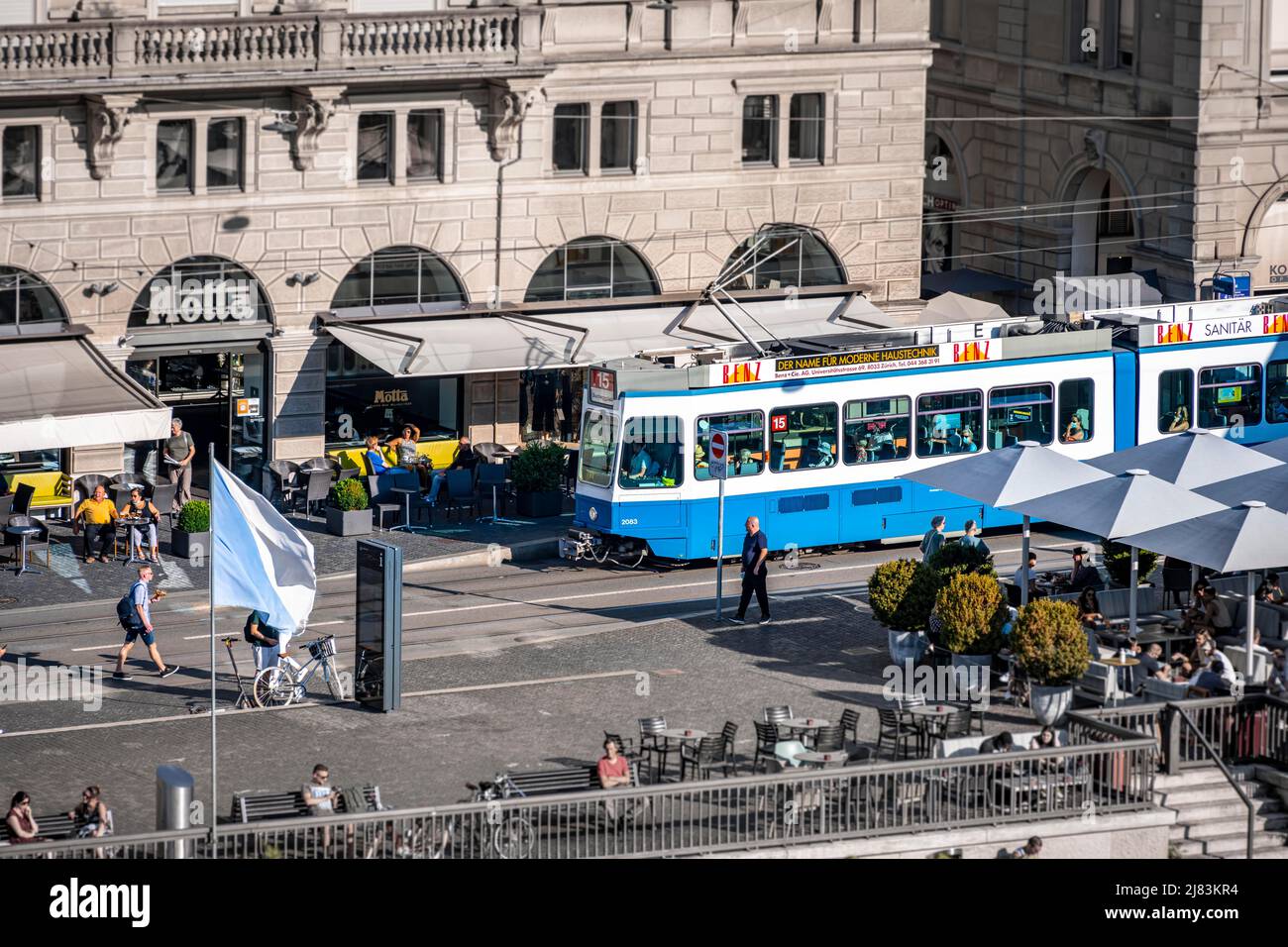 Trambahn in der Altstadt von Zuerich, Zuerich, Schweiz Stock Photo - Alamy