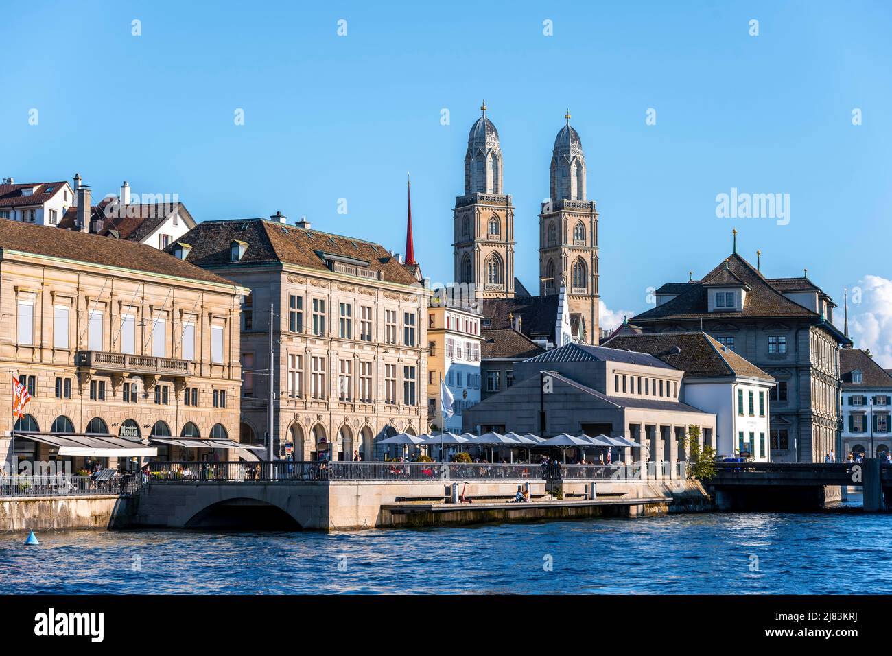 Fluss Limmat, Grossmuenster, Kirchenturm, Altstadt von Zuerich, Zuerich ...