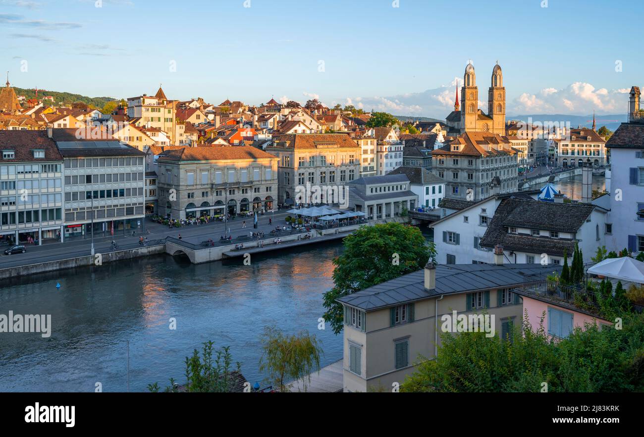 Altstadtansicht, Limmat, Grossmuenster, Abendstimmung, Altstadt von ...