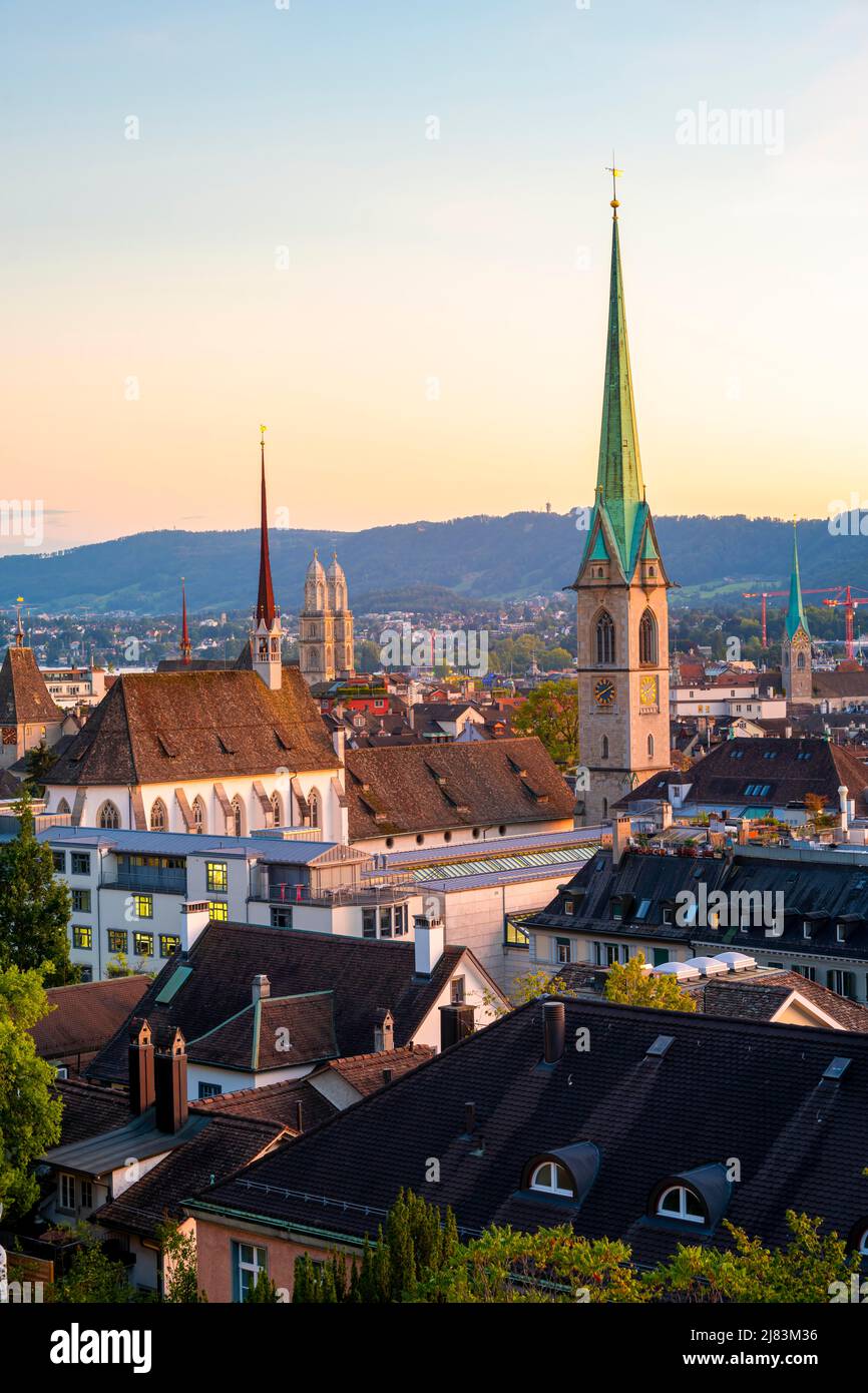 Blick auf die Stadt, Predigerkirche, Kirchtuerme von Zuerich ...