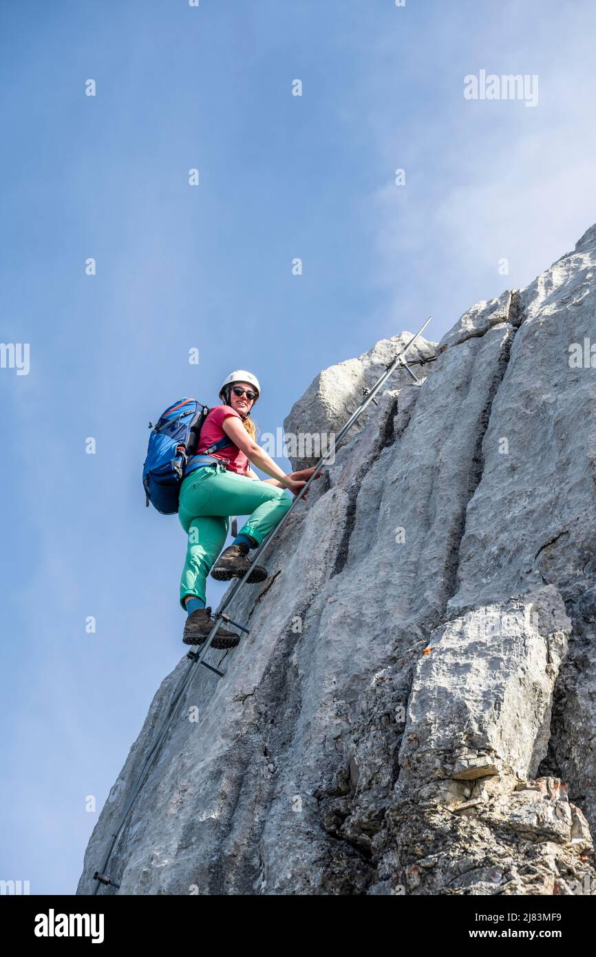 Eine leiter hinauf hi-res stock photography and images - Alamy