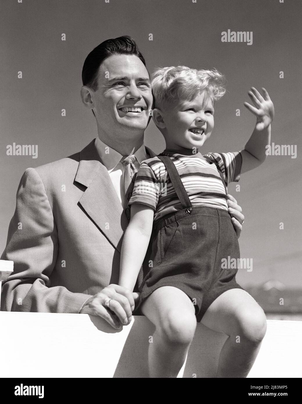 1950s family portrait father man hi-res stock photography and images ...
