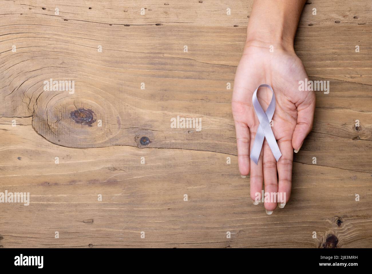 Lung cancer ribbon hi-res stock photography and images - Alamy