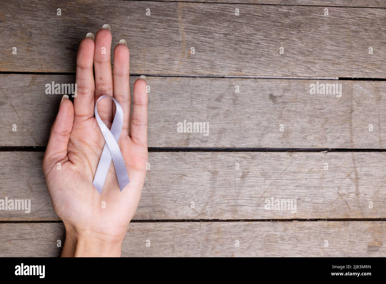 Lung cancer ribbon hi-res stock photography and images - Alamy