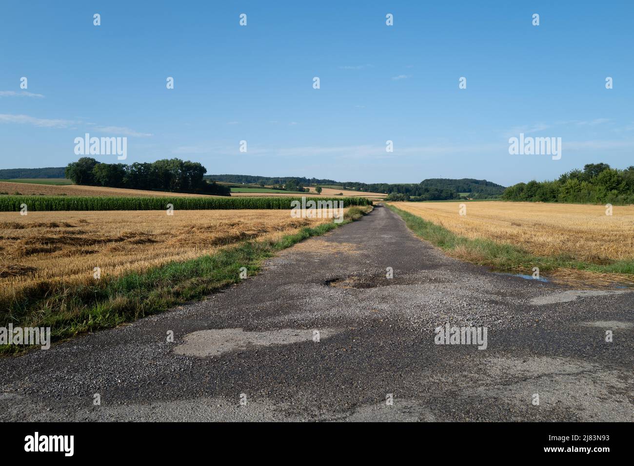 Huegelige strasse hi-res stock photography and images - Alamy
