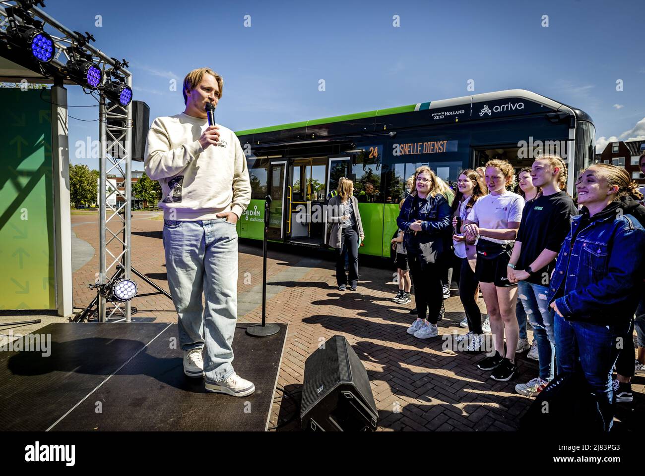 2022-05-12 12:14:22 LEIDEN - Singer and rapper Snelle launches his new ...