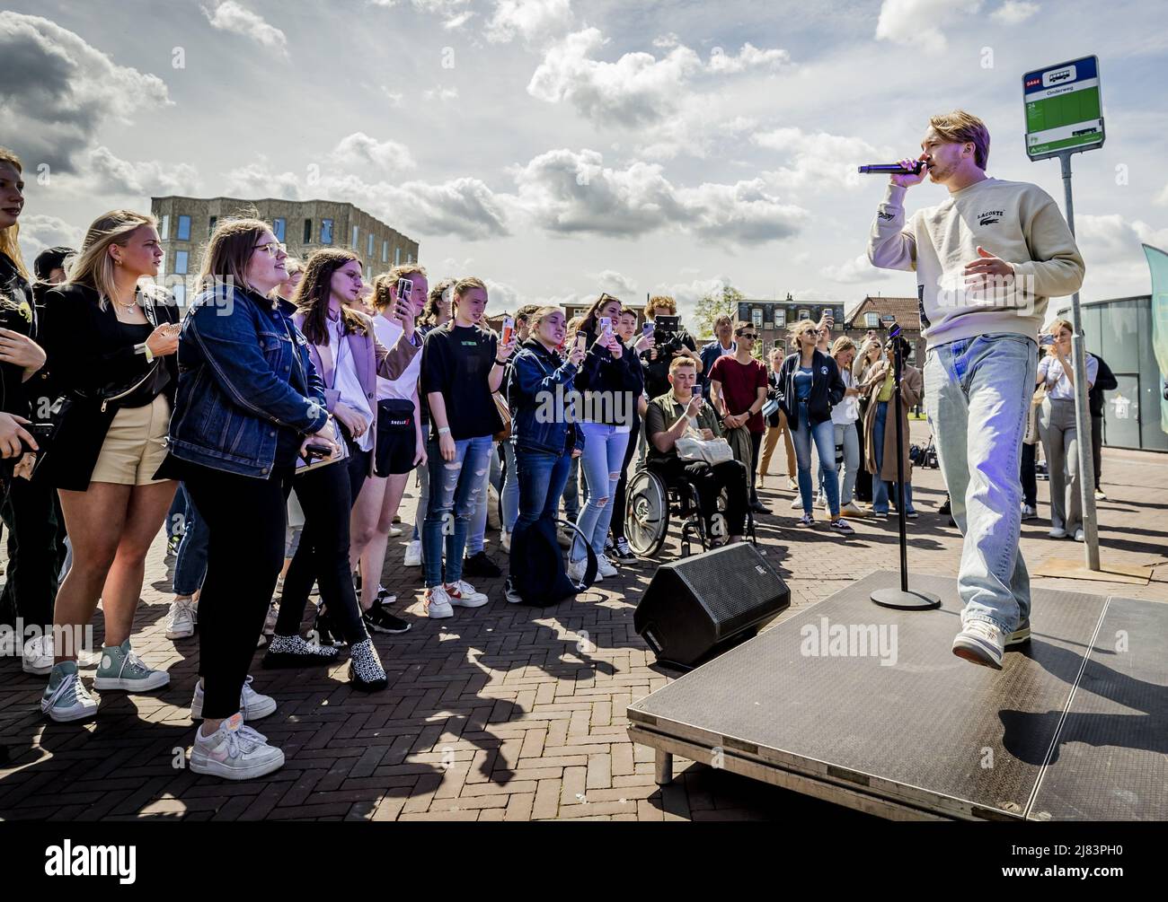 2022-05-12 12:17:31 LEIDEN - Singer and rapper Snelle launches his new ...
