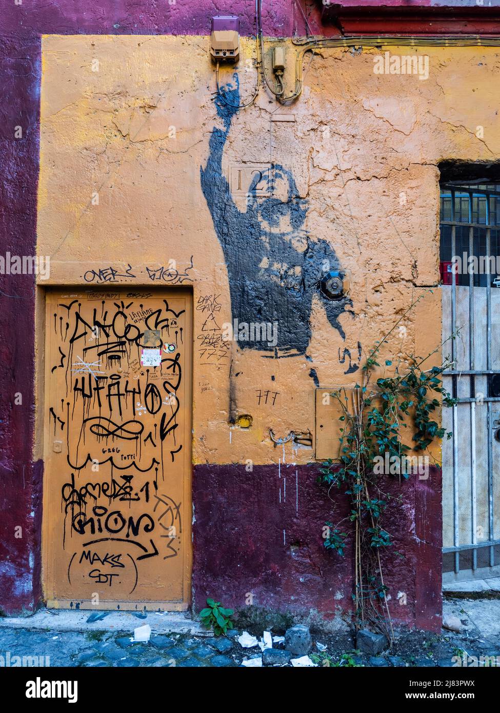 Graffiti rome hi-res stock photography and images - Alamy