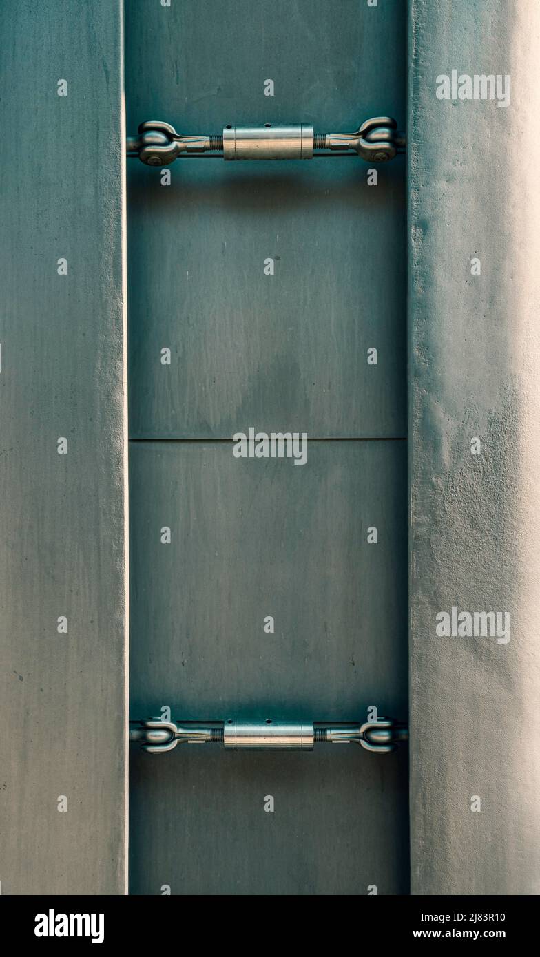 Symbol photo, snap hook with threaded rod in concrete construction ...