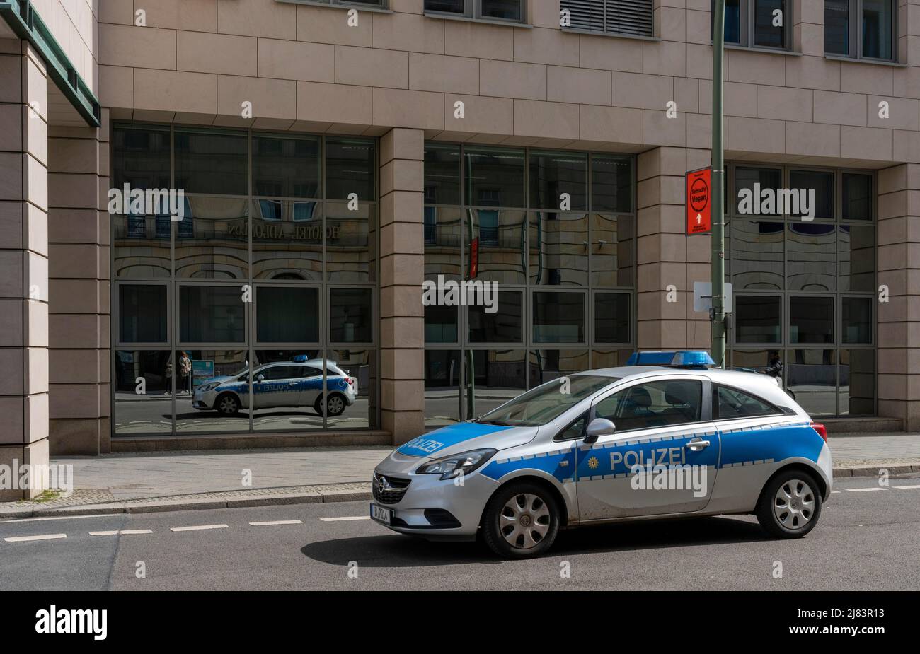 Police and emergency vehicle hi-res stock photography and images - Alamy