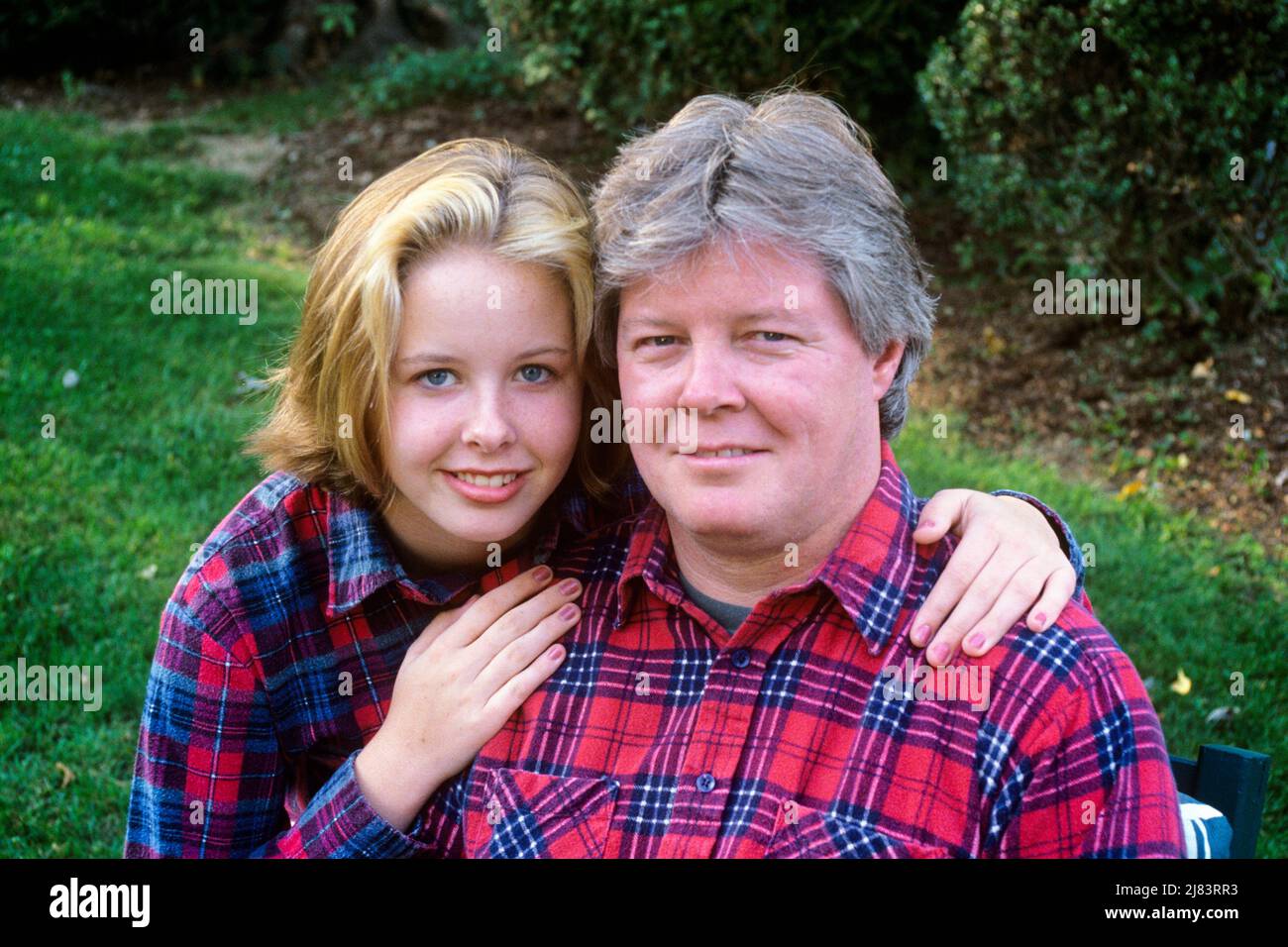 1990s PORTRAIT OF FATHER AND TEENAGE DAUGHTER OUTDOORS DAUGHTER BLONDE ...