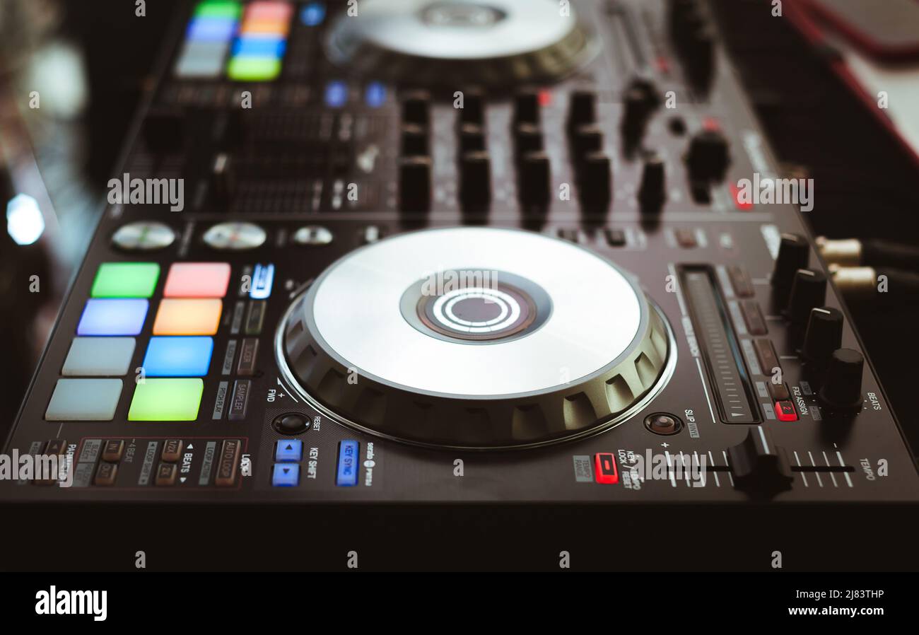 Dj table set mixer audio hi-res stock photography and images - Alamy