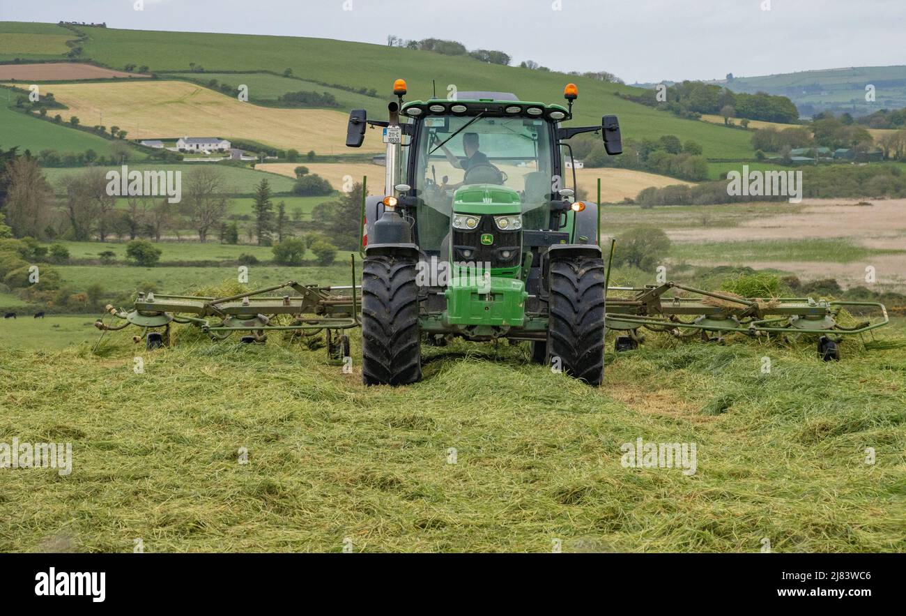 Tedding grass hi-res stock photography and images - Alamy