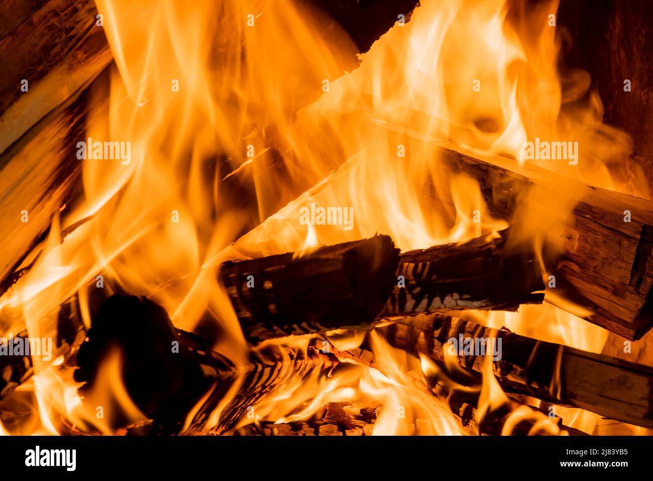 Interior log fire hi-res stock photography and images - Alamy