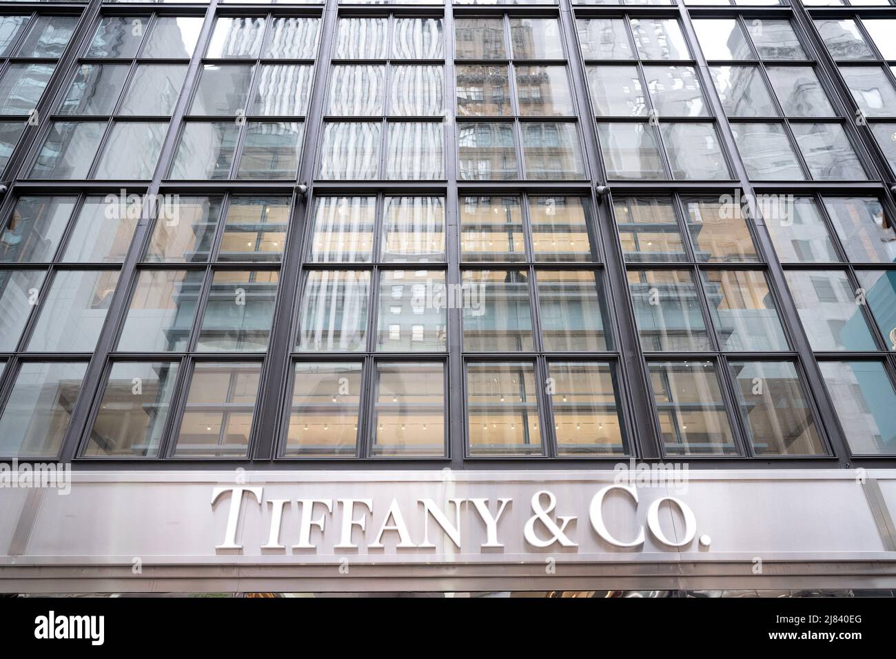 A shop sign of TIFFANY & CO, on May 07, 2022 in New-York City, USA ...