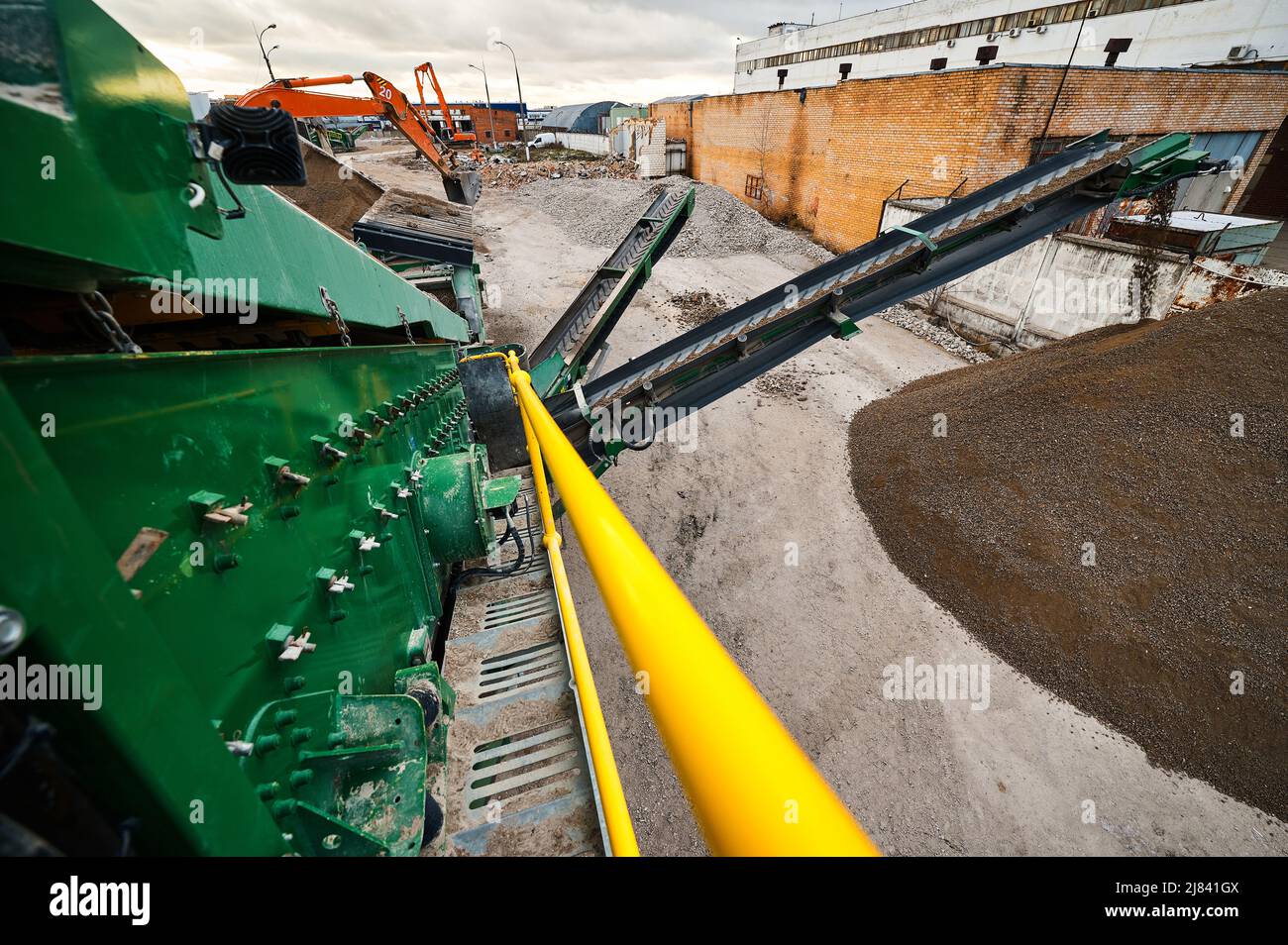 Mobile crushing and sorting complex at demolition site Stock Photo - Alamy