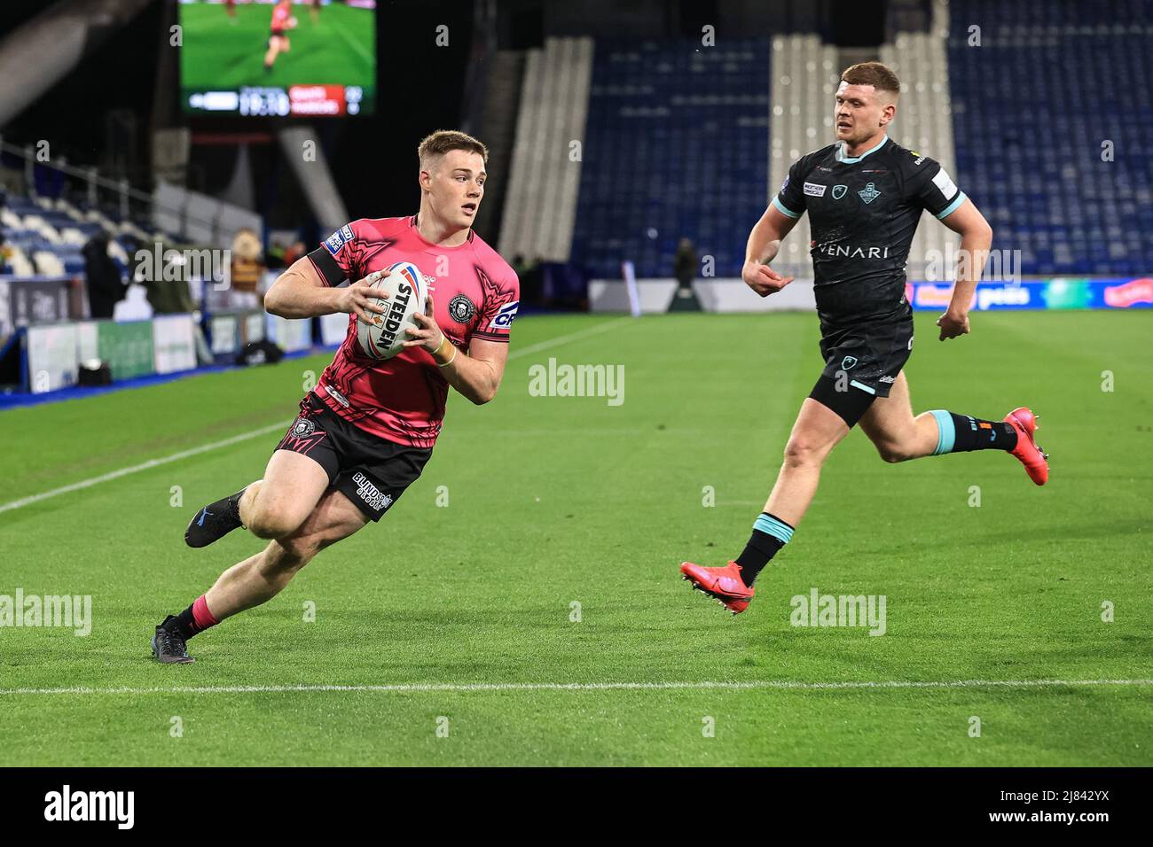 Sam Halsall #25 of Wigan Warriors goes over for a try Stock Photo - Alamy