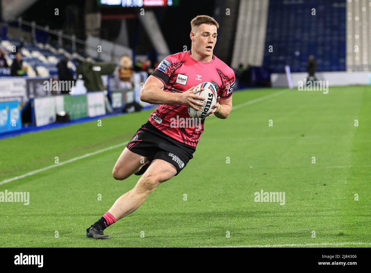 Sam Halsall #25 of Wigan Warriors goes over for a try Stock Photo - Alamy