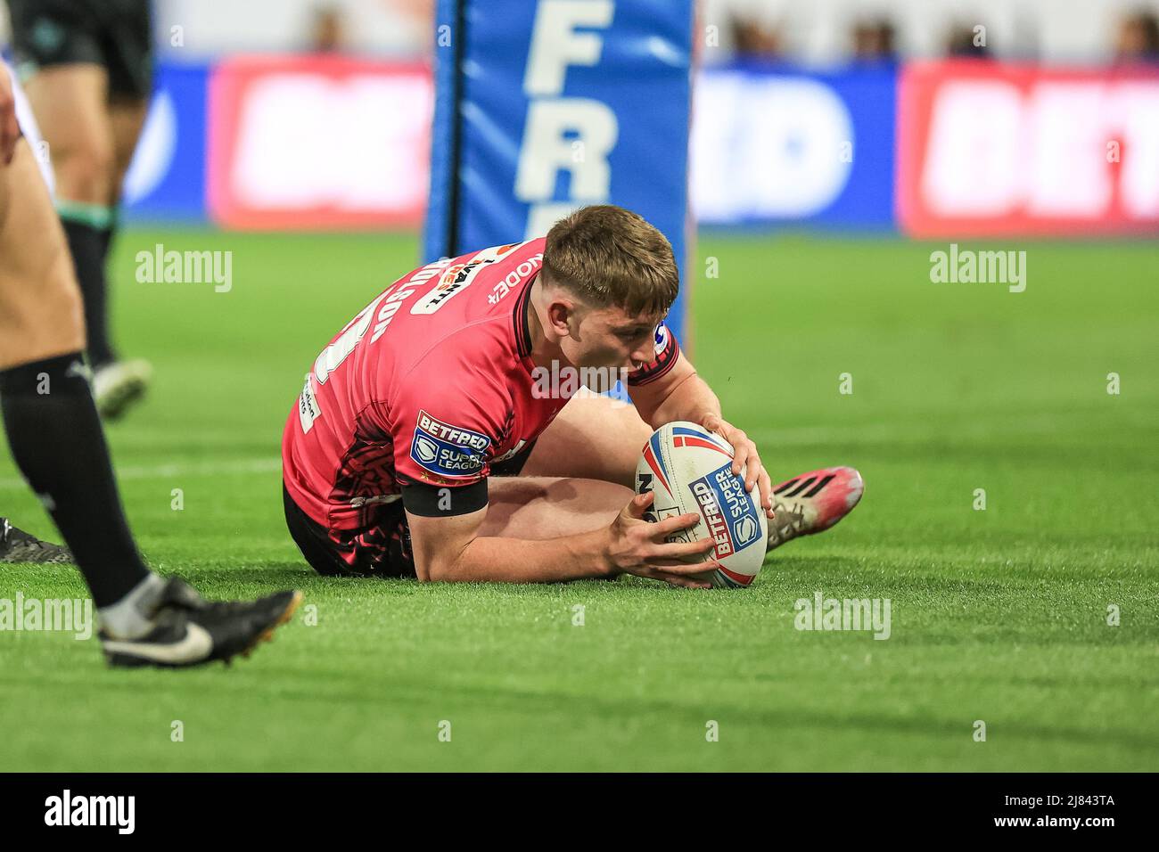 Matty Nicholson #30 of Wigan Warriors goes over for a try Stock Photo ...