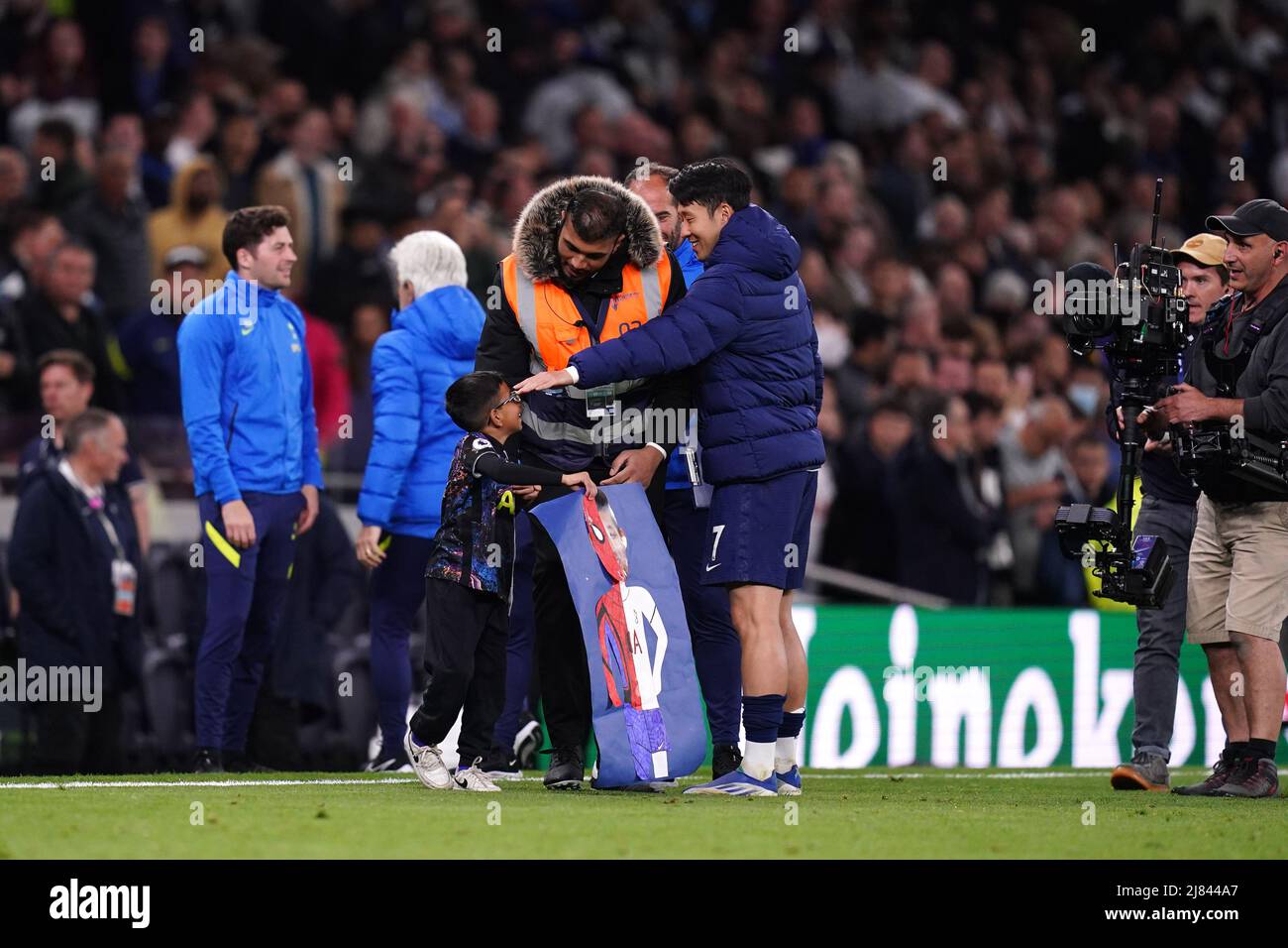 Son heung min fan english premier league hi-res stock photography and ...