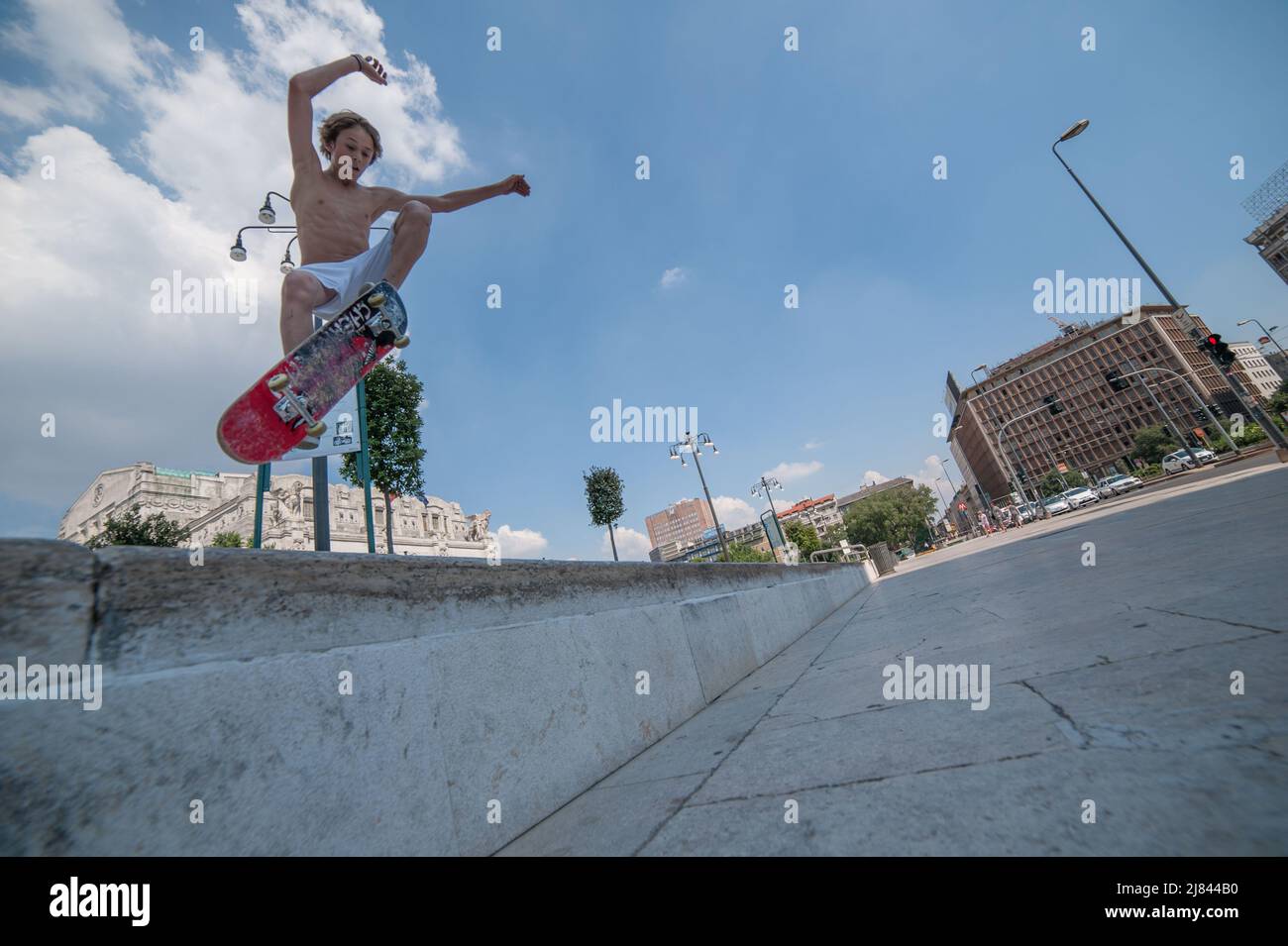 Teen boy speed skating hi-res stock photography and images - Alamy