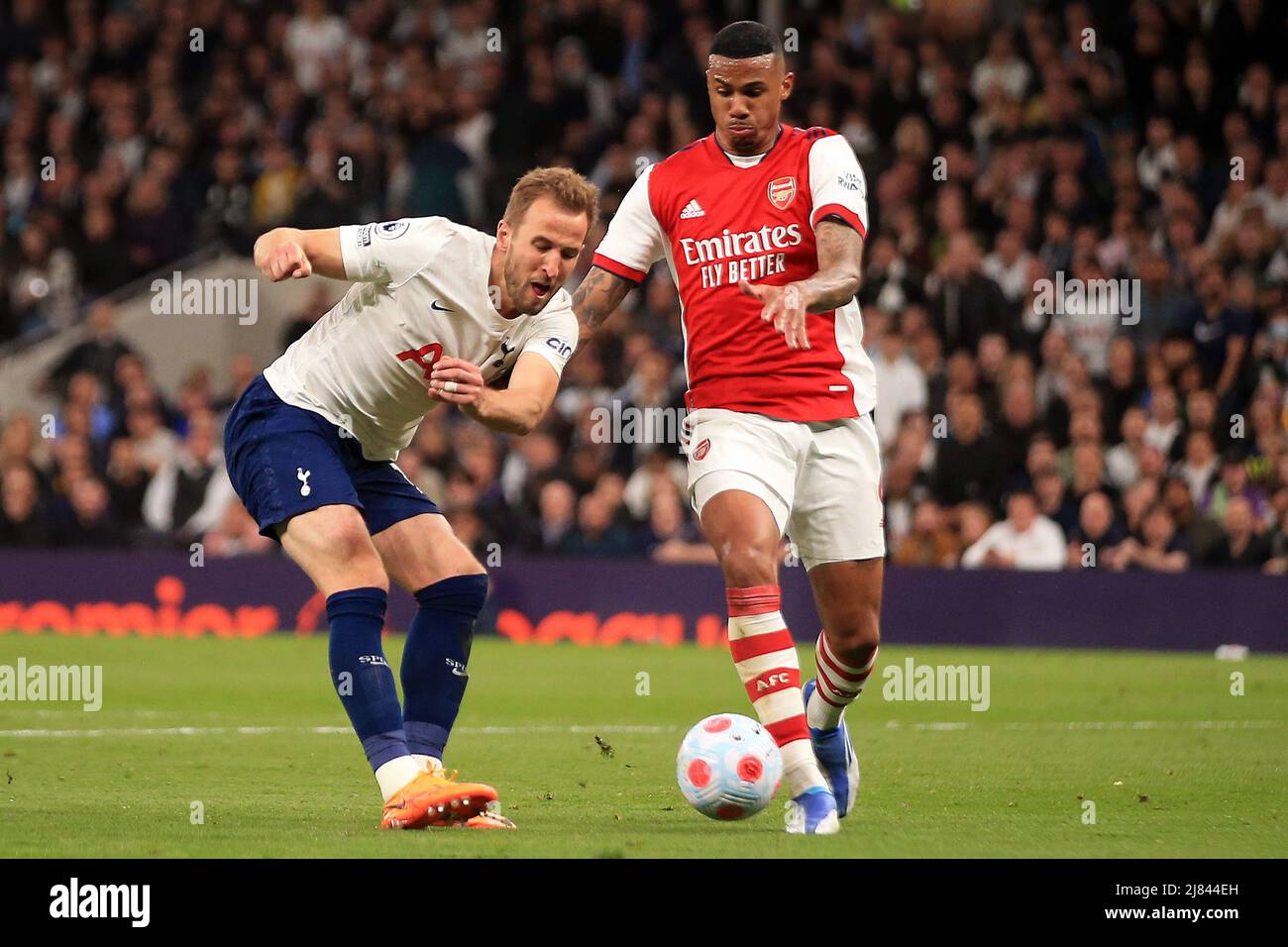 Harry kane goal arsenal hi-res stock photography and images - Alamy