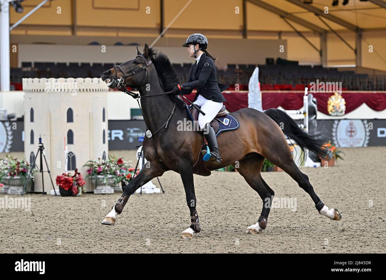 Open jumping hi-res stock photography and images - Alamy