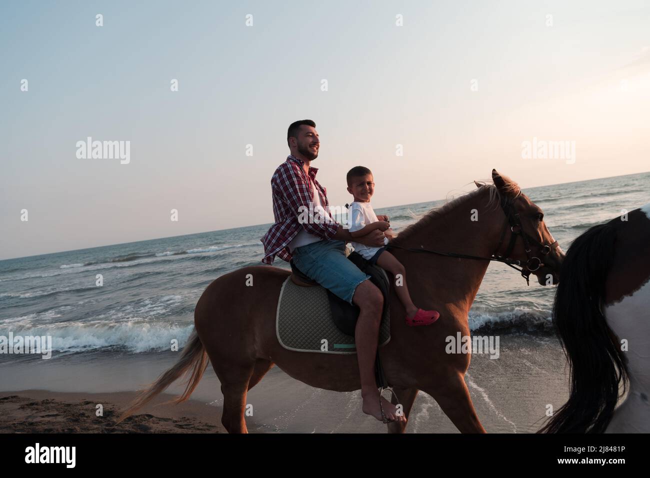 Father son beach sunset silhouette hi-res stock photography and images ...