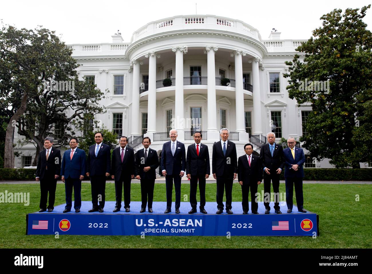 US President Joe Biden (C) poses with leaders of the US-ASEAN Special ...