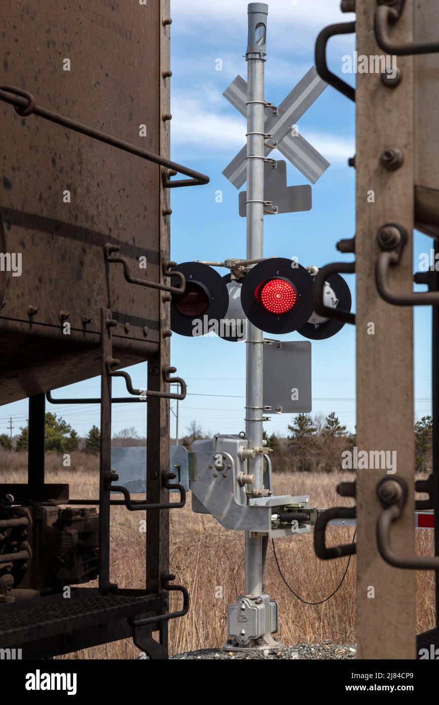 Railroad crossing signal lights hi-res stock photography and images - Alamy