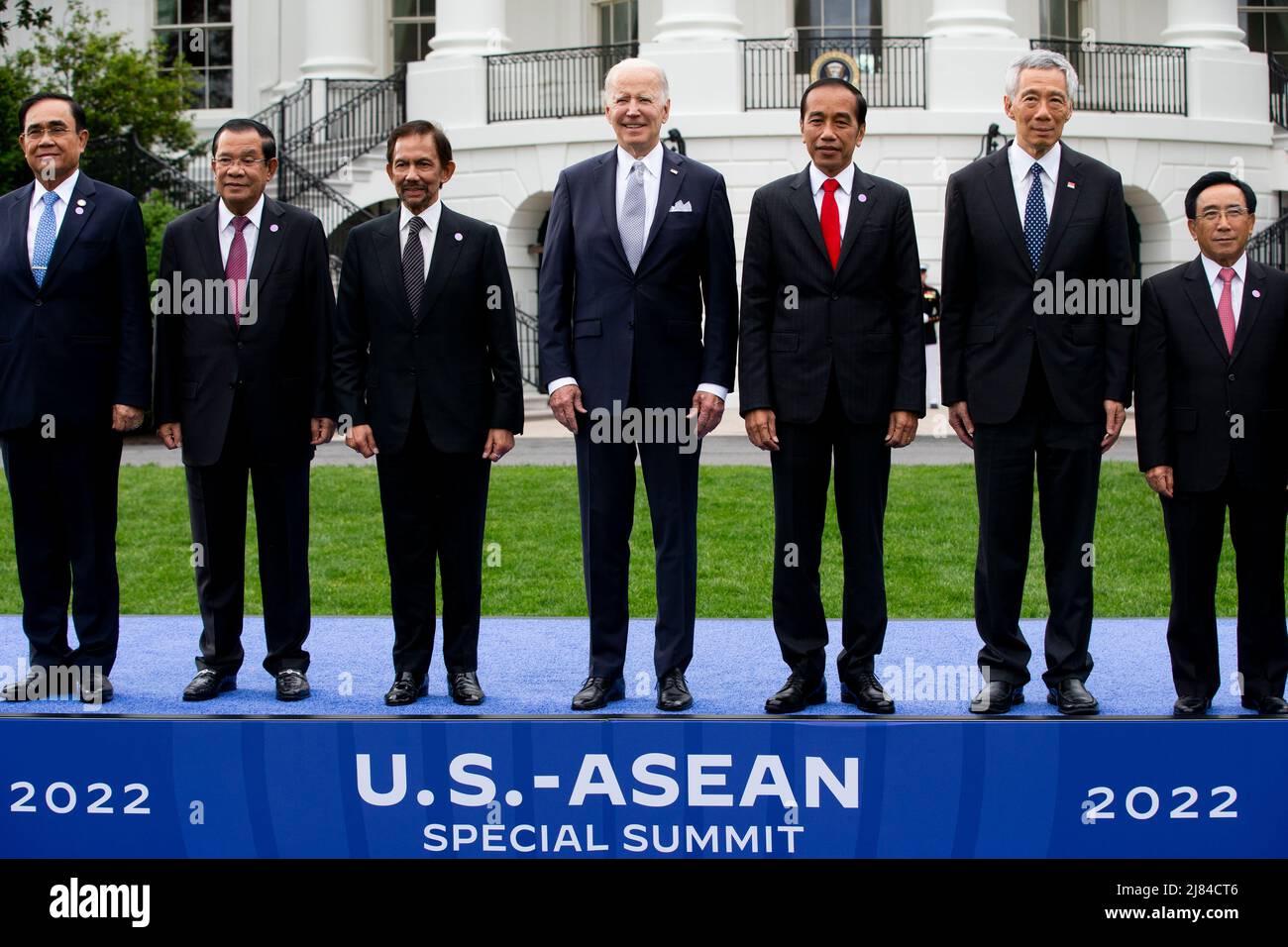 Washington, USA. 12th May, 2022. US President Joe Biden (C) poses with ...
