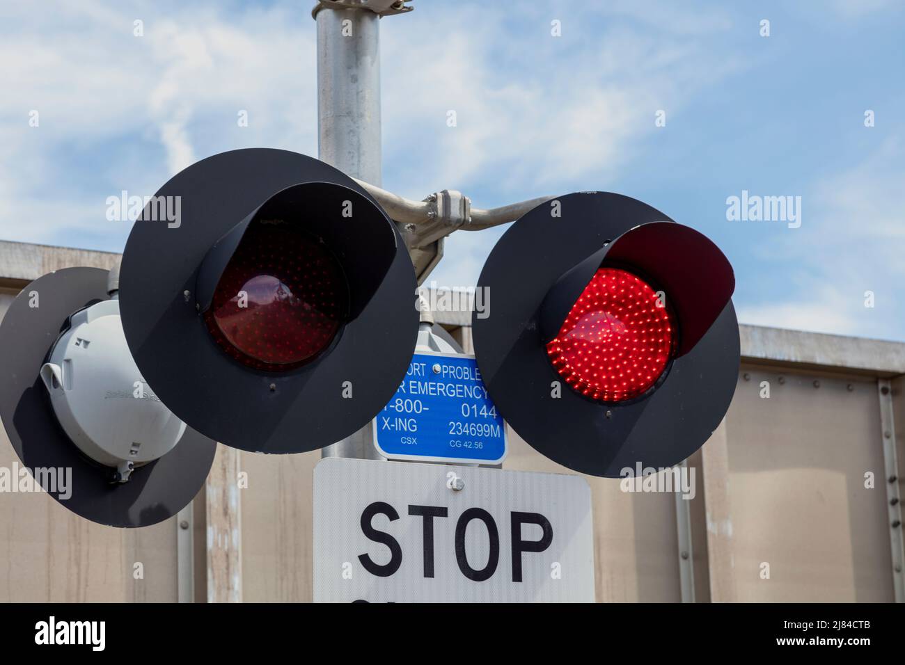 Railroad crossing signal lights hi-res stock photography and images - Alamy