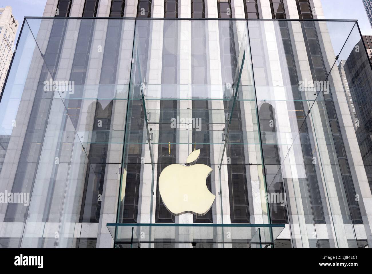A shop sign of APPLE Store, on May 07, 2022 in New-York City, USA ...