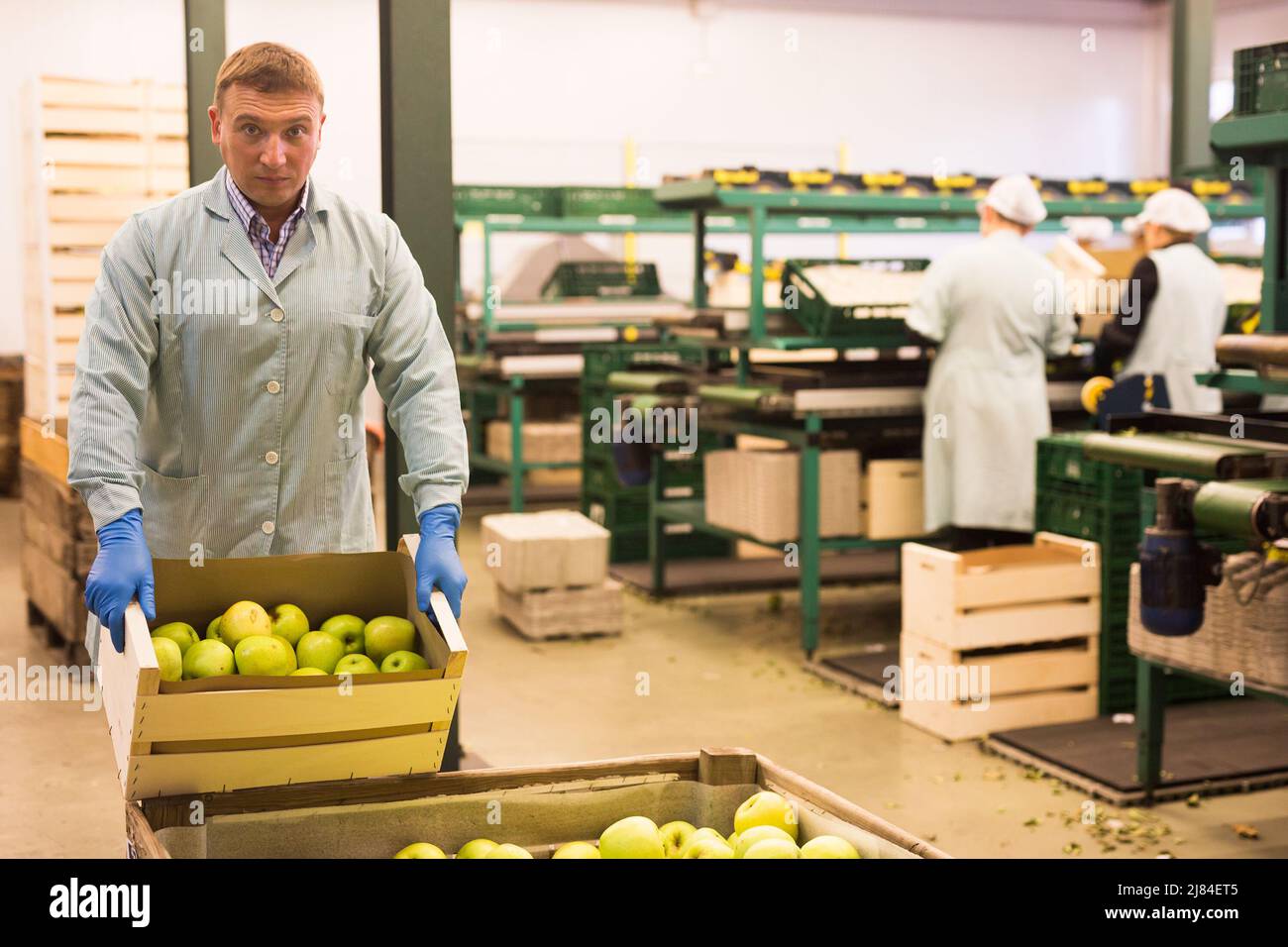 Apple factory hi-res stock photography and images - Alamy