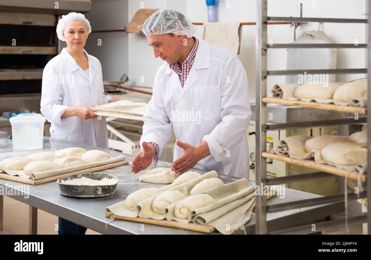 Forming buns manufacturing hi-res stock photography and images - Alamy