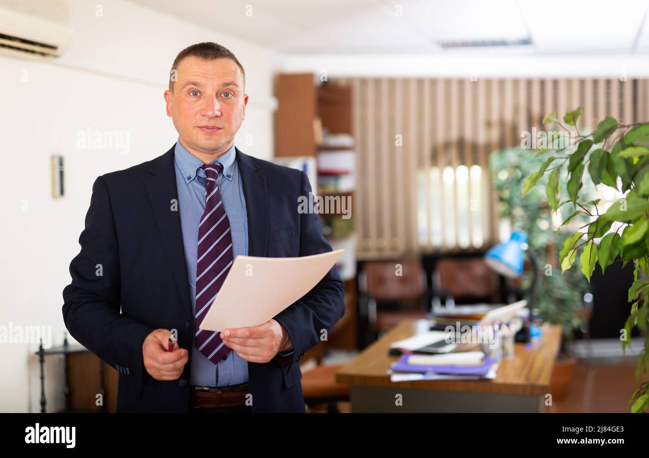 Friendly businessman meeting clients in office Stock Photo - Alamy