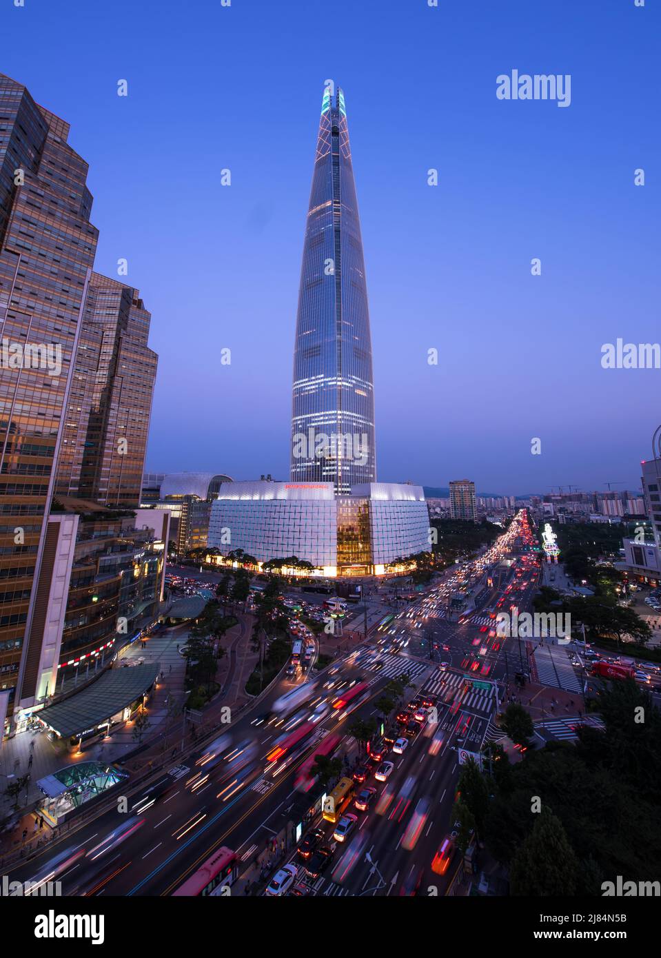 The highest building in Korea. The fantastic and panoramic night view ...
