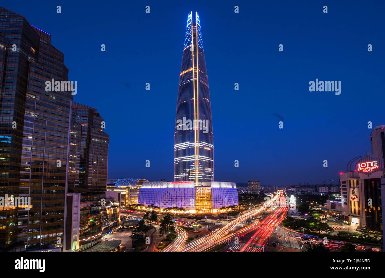 The highest building in Korea. The fantastic and panoramic night view ...