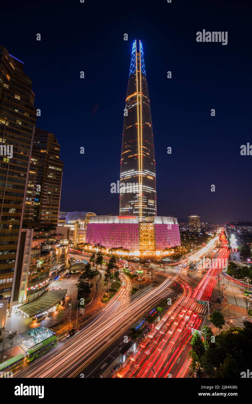 The highest building in Korea. The fantastic and panoramic night view ...