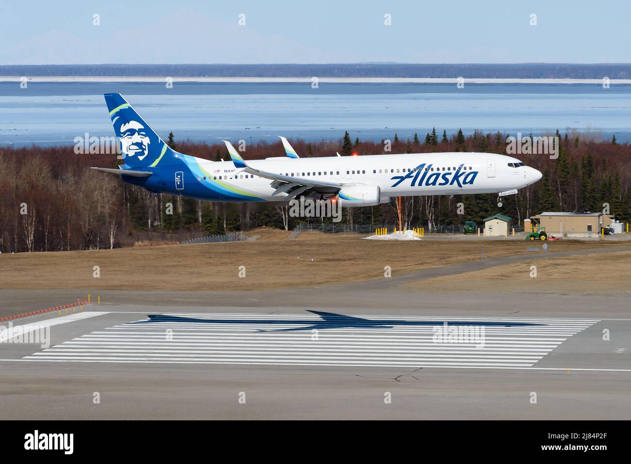 Alaska Airlines Boeing 737-900 landing in Anchorage Airport, Alaska ...