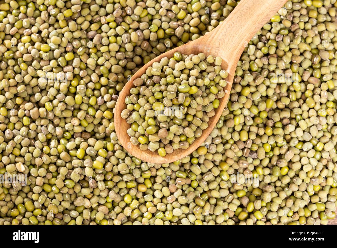 Vigna Radiata - Raw organic green mung beans Stock Photo - Alamy