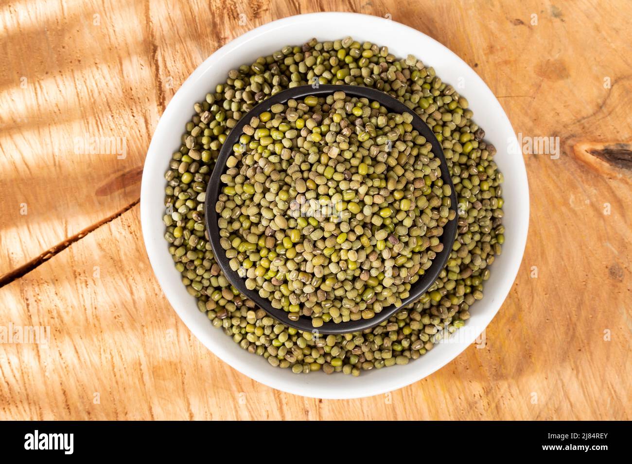 Vigna Radiata - Raw organic green mung beans Stock Photo - Alamy