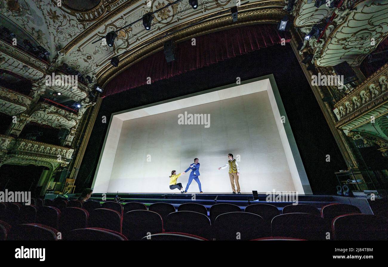 Hamburg: Germany, 11 May 2022, Sandra Gerling (as Olja), Daniel Hoevels ...