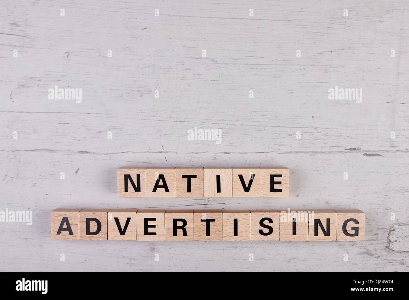 wooden blocks building the word NATIVE ADVERTISING Stock Photo - Alamy