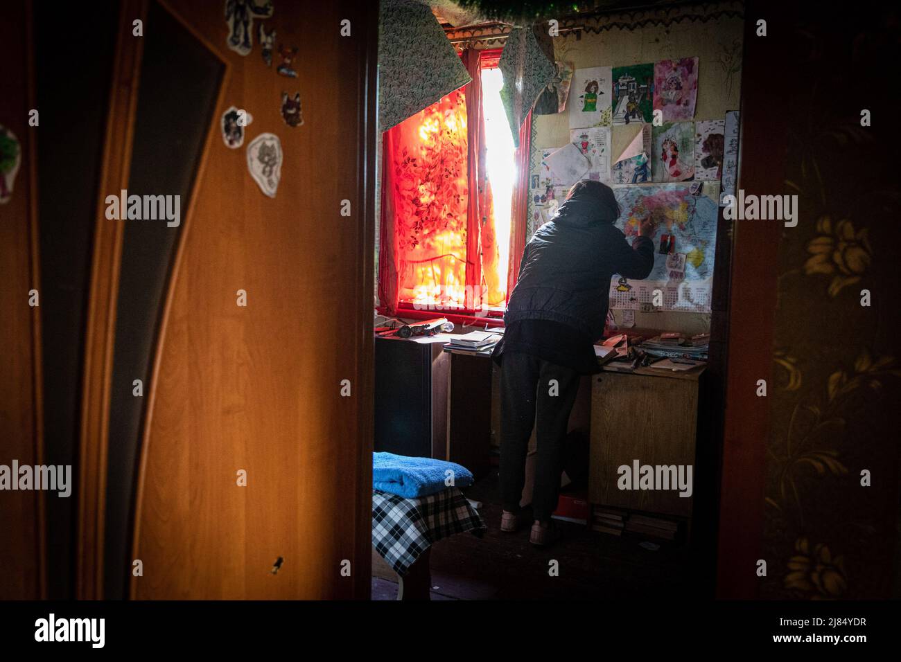 Slatyne, Ukraine. 5th May, 2022. Alina (12) does her homework in her ...