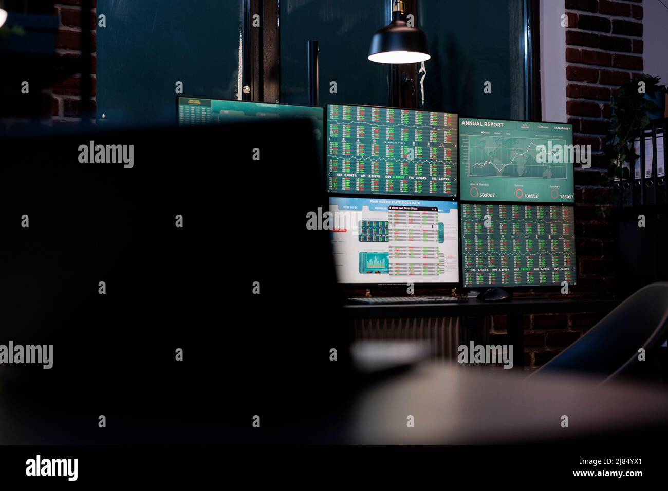 Stock market office interior hi-res stock photography and images - Alamy